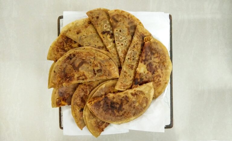 Gul Poli – (Maharashtrian Jaggery & Sesame Stuffed Flatbread)